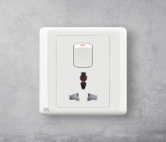 03 pin Universal Switched Socket