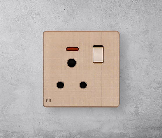 15A Switched Socket Max Gold
